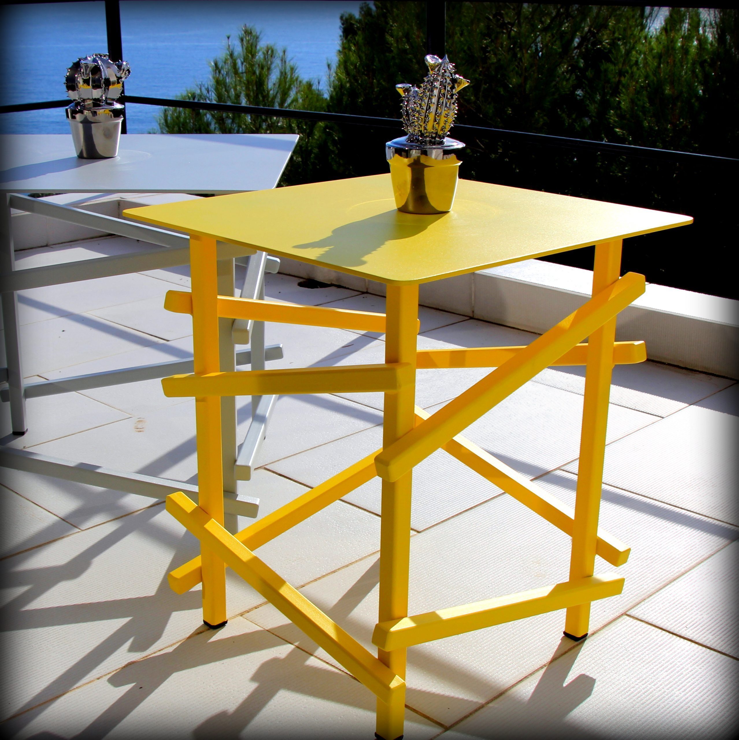 Mobilier design en métal sur mesure